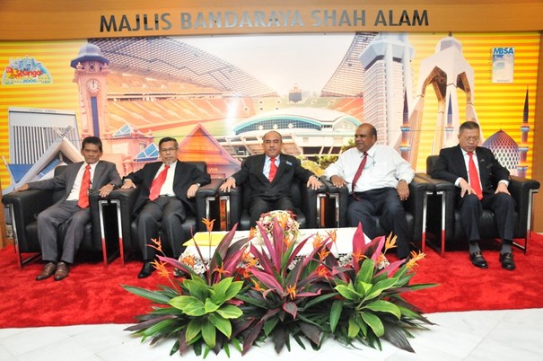 BMMB Menyumbang Van Jenazah kepada Majlis Bandaraya Shah Alam (MBSA ...