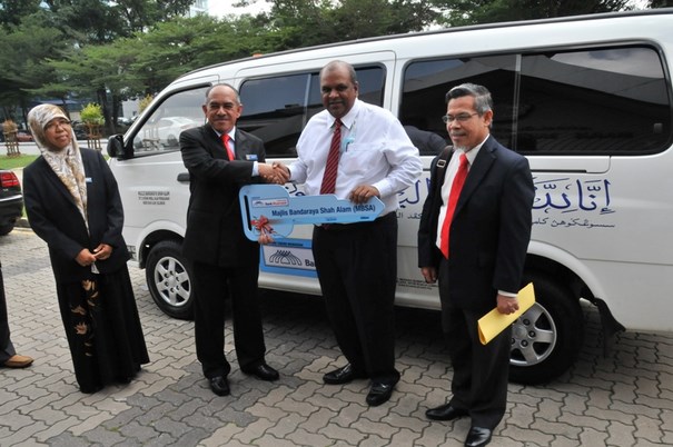 BMMB Menyumbang Van Jenazah kepada Majlis Bandaraya Shah Alam (MBSA ...