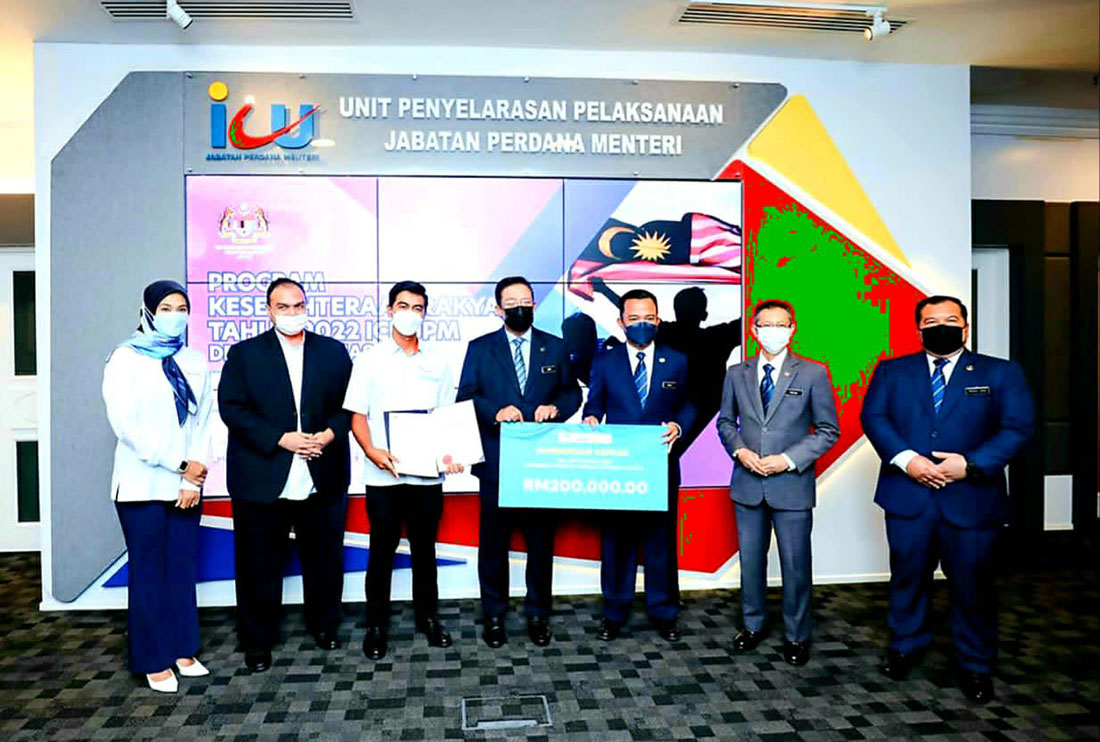 Majlis Penyerahan Replika Cek Program Susulan Inisiatif Kesejahteraan ...