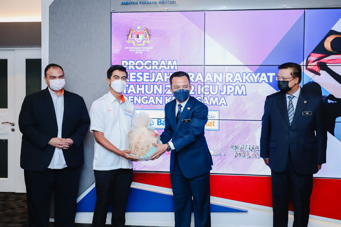 Majlis Penyerahan Replika Cek Program Susulan Inisiatif Kesejahteraan ...